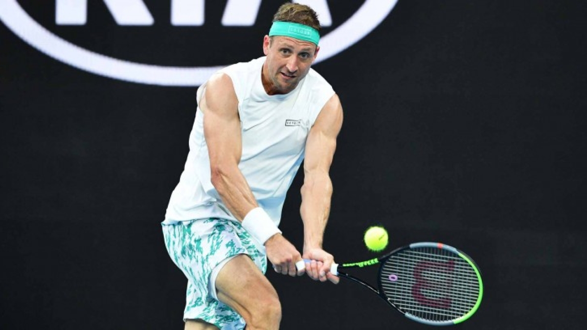 Tennys Sandgren es descalificado por dar un pelotazo a un juez de línea ...