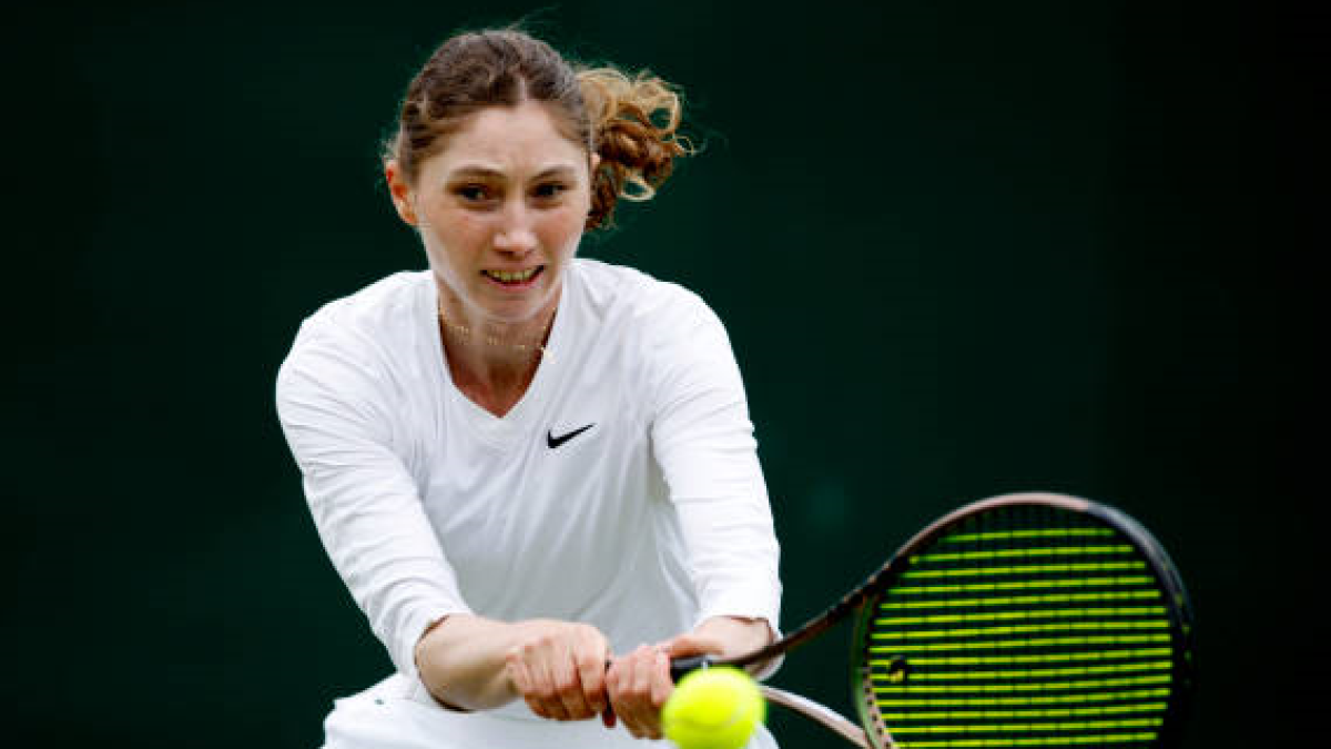 Bucsa se agarra con fuerza a la hierba de Wimbledon y se cita con ...
